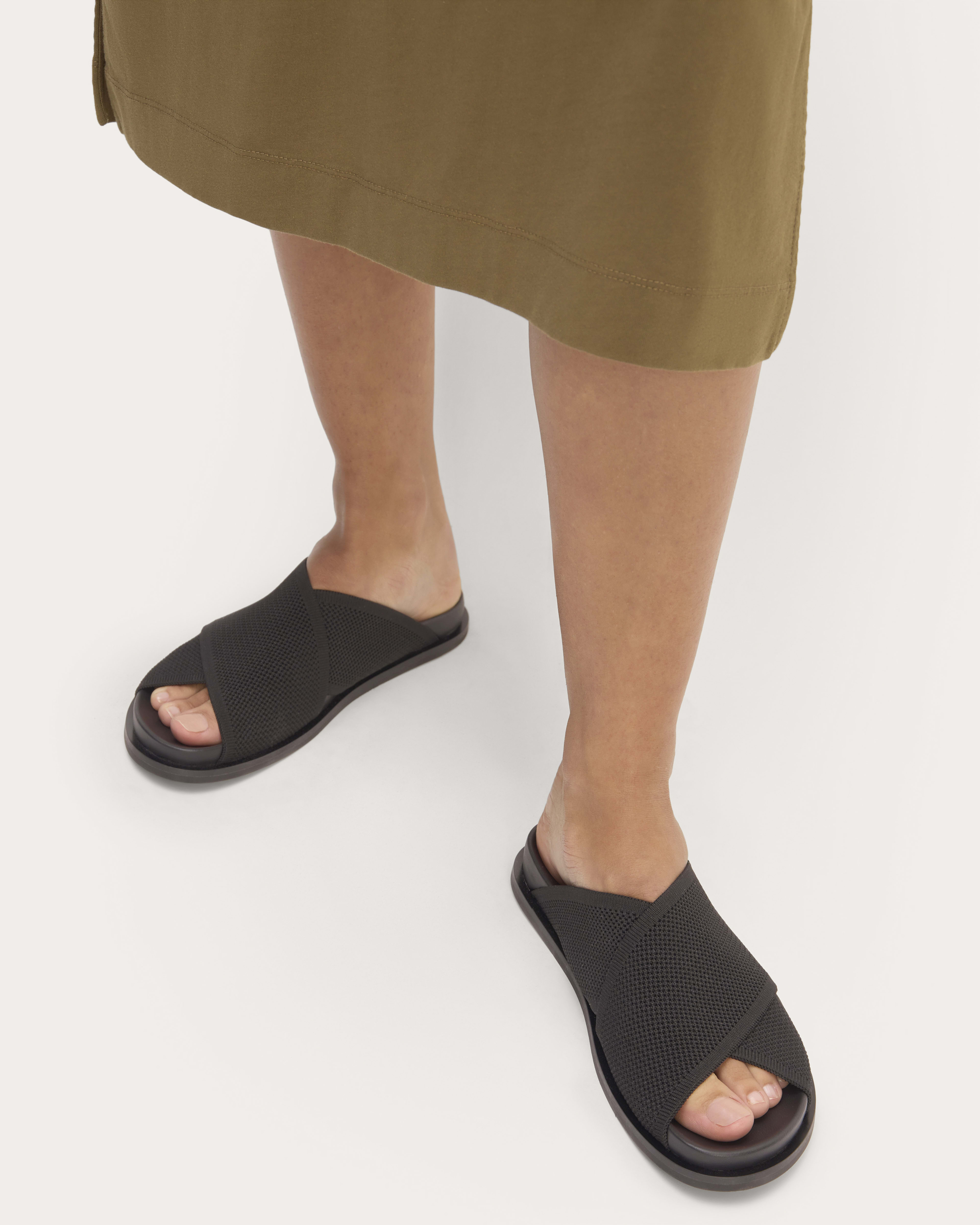 The ReKnit Form Crossover Sandal | Black – Everlane