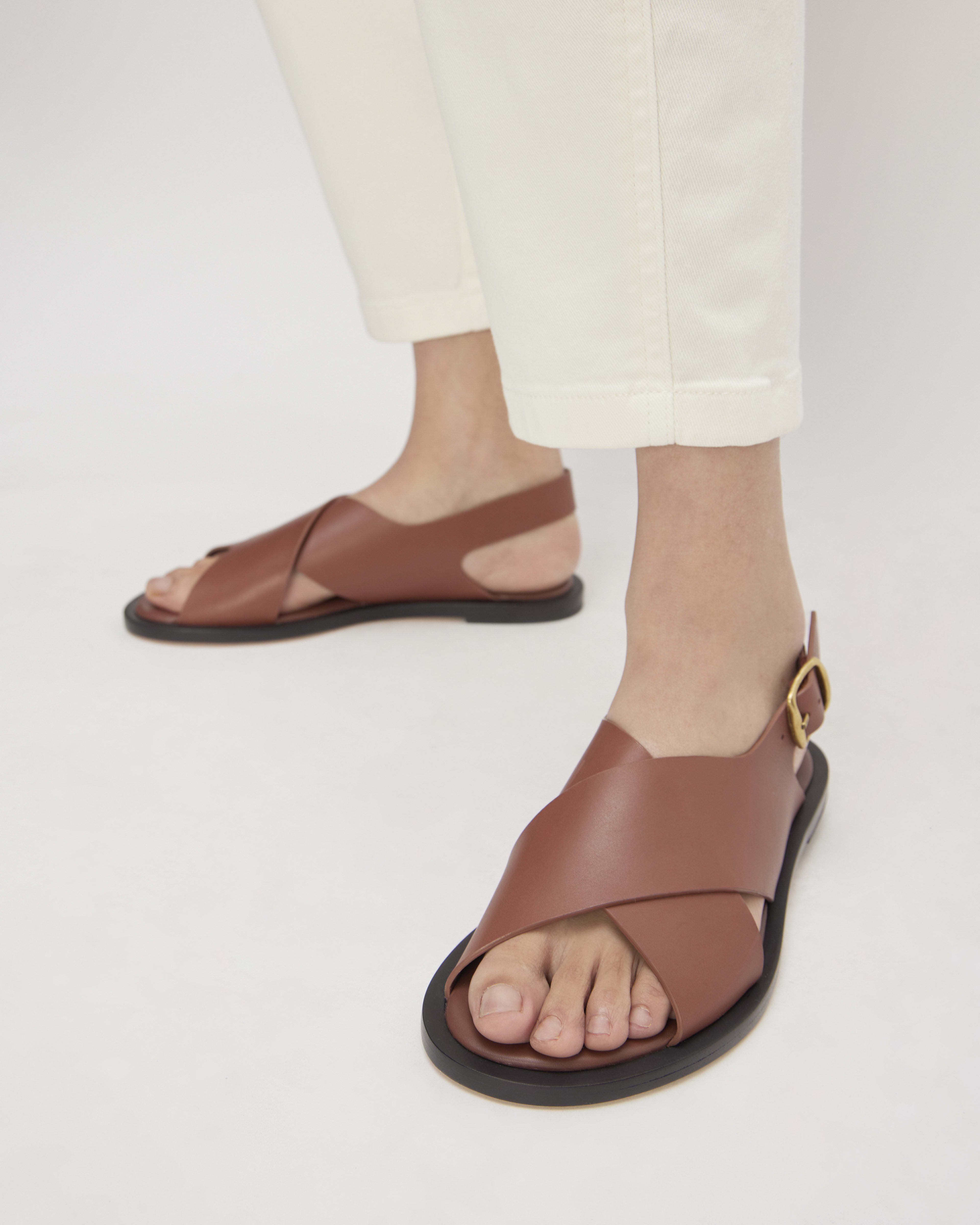 The City Crossover Sandal Rum – Everlane