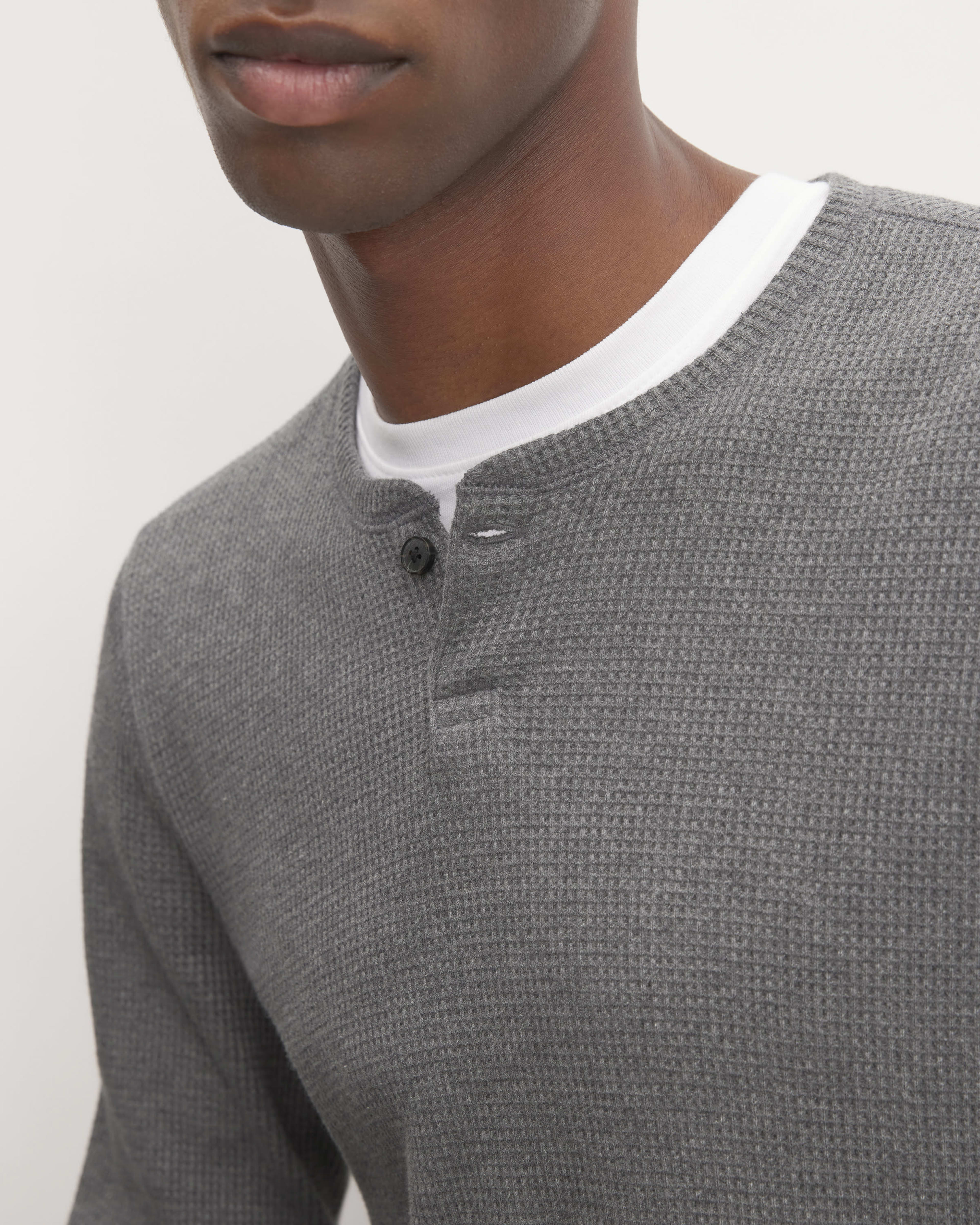 The Waffle Long-Sleeve Henley Heathered Charcoal – Everlane